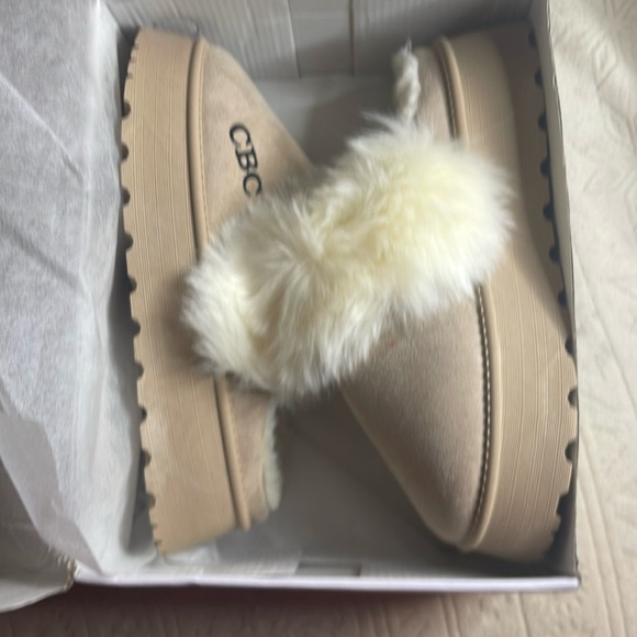 Cbc | Shoes | New Never Worn With Box Light Tan Slide Ons With Fur Very ...